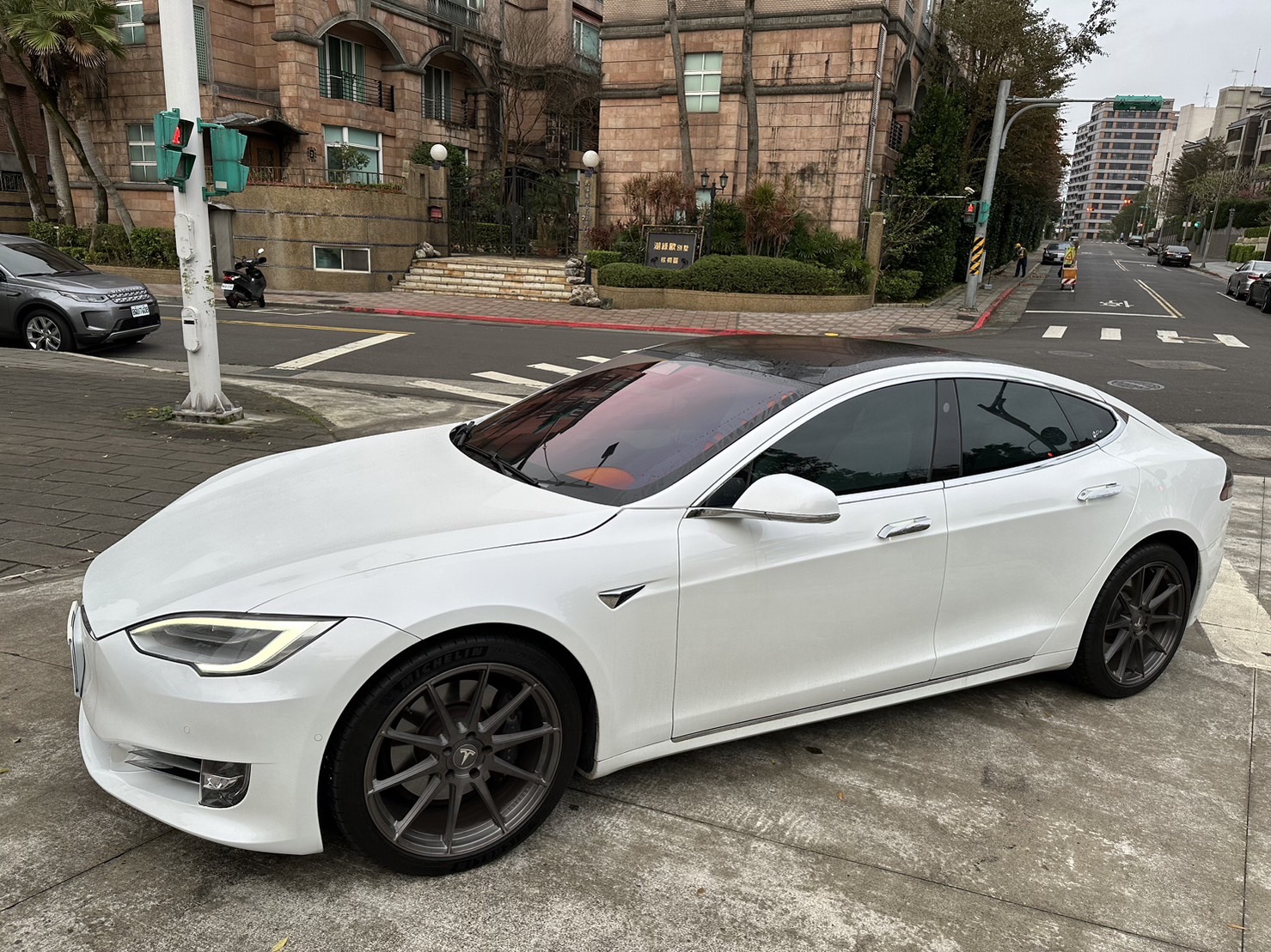 Tesla Model S LR - Onlyev