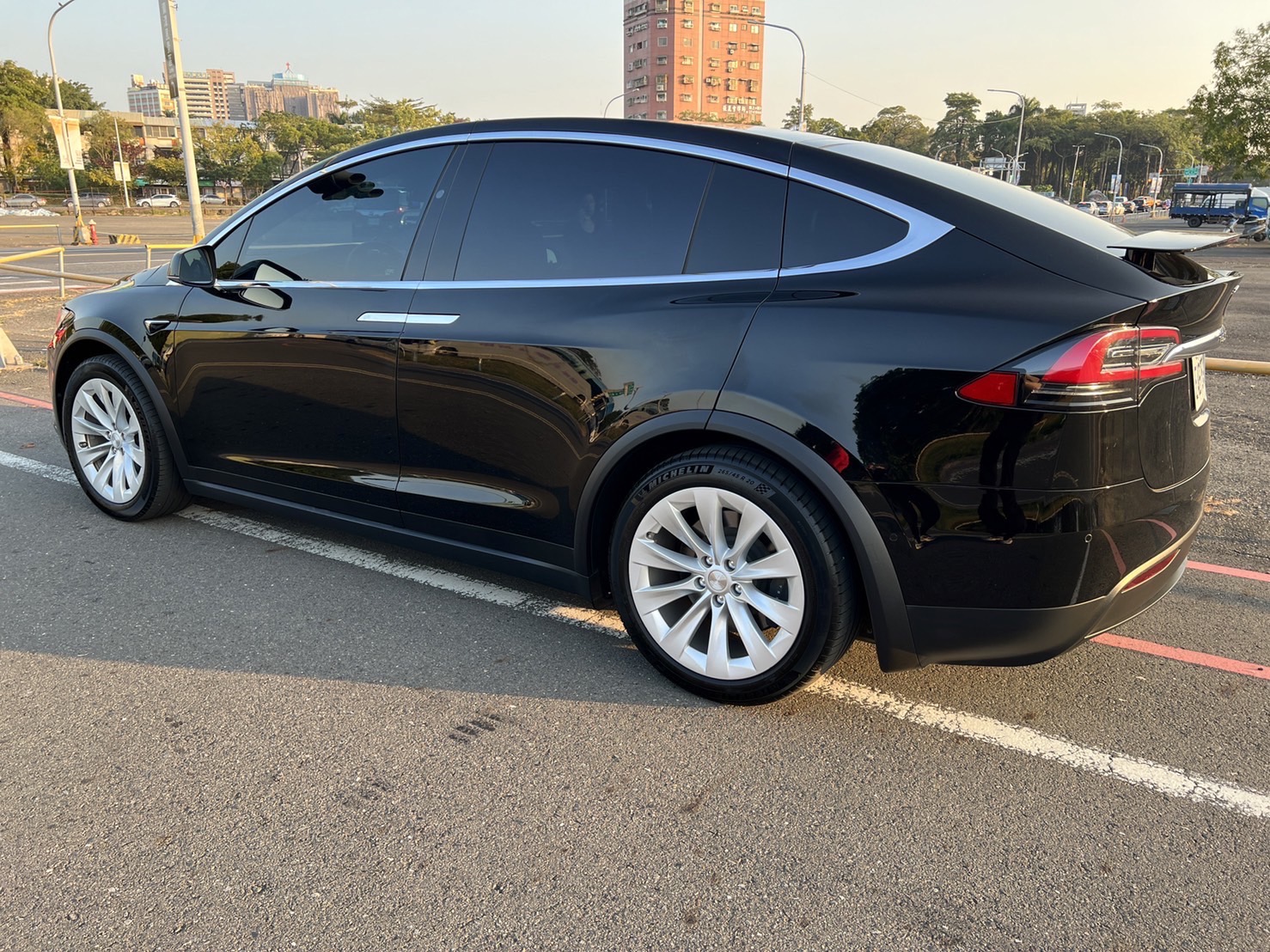 Tesla Model X LR Plus - Onlyev