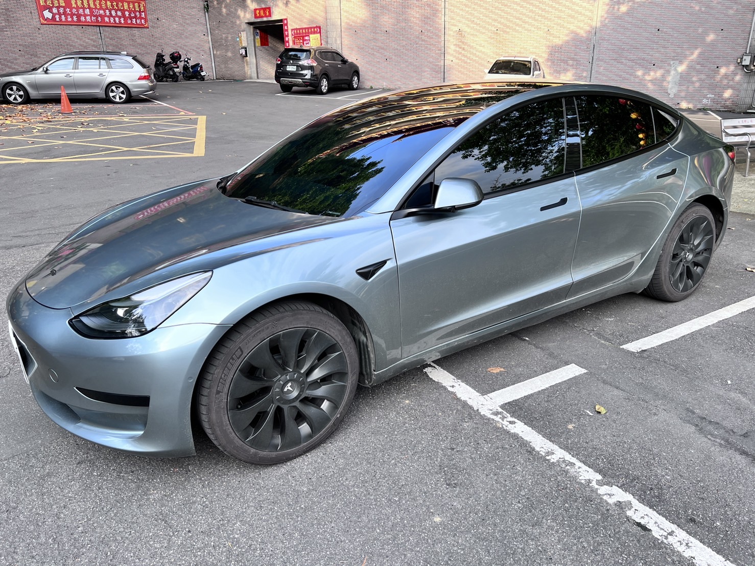 Tesla Model 3 LFP - Onlyev