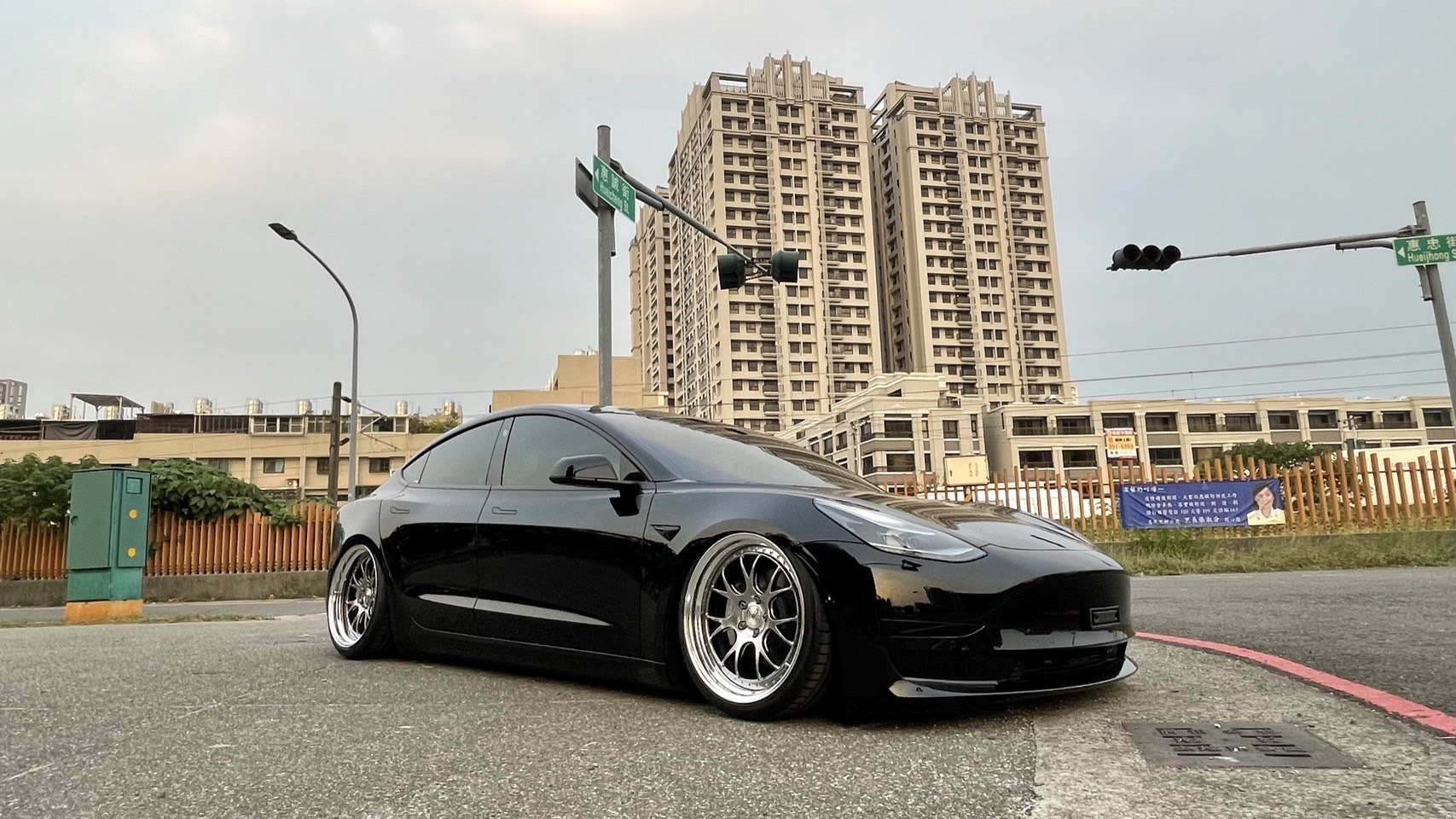 Tesla Model 3 LFP - Onlyev