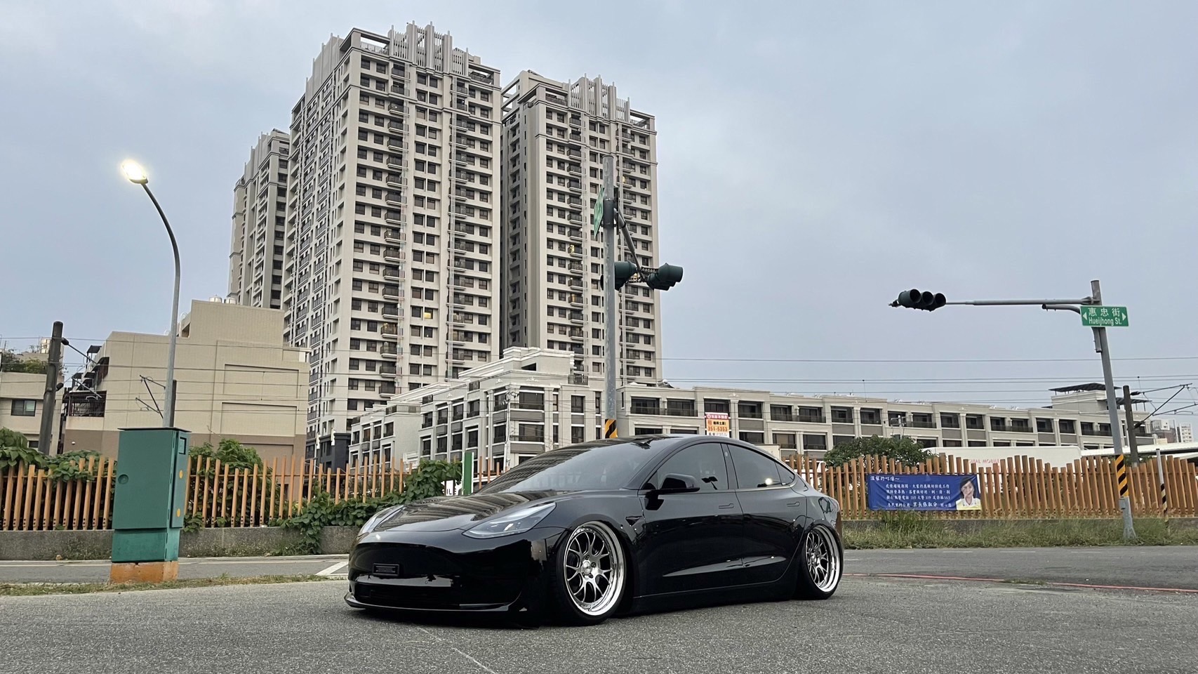 Tesla Model 3 LFP - Onlyev