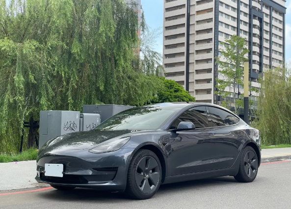 Tesla Model 3 LFP - Onlyev