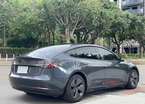 Tesla Model 3 LFP - Onlyev