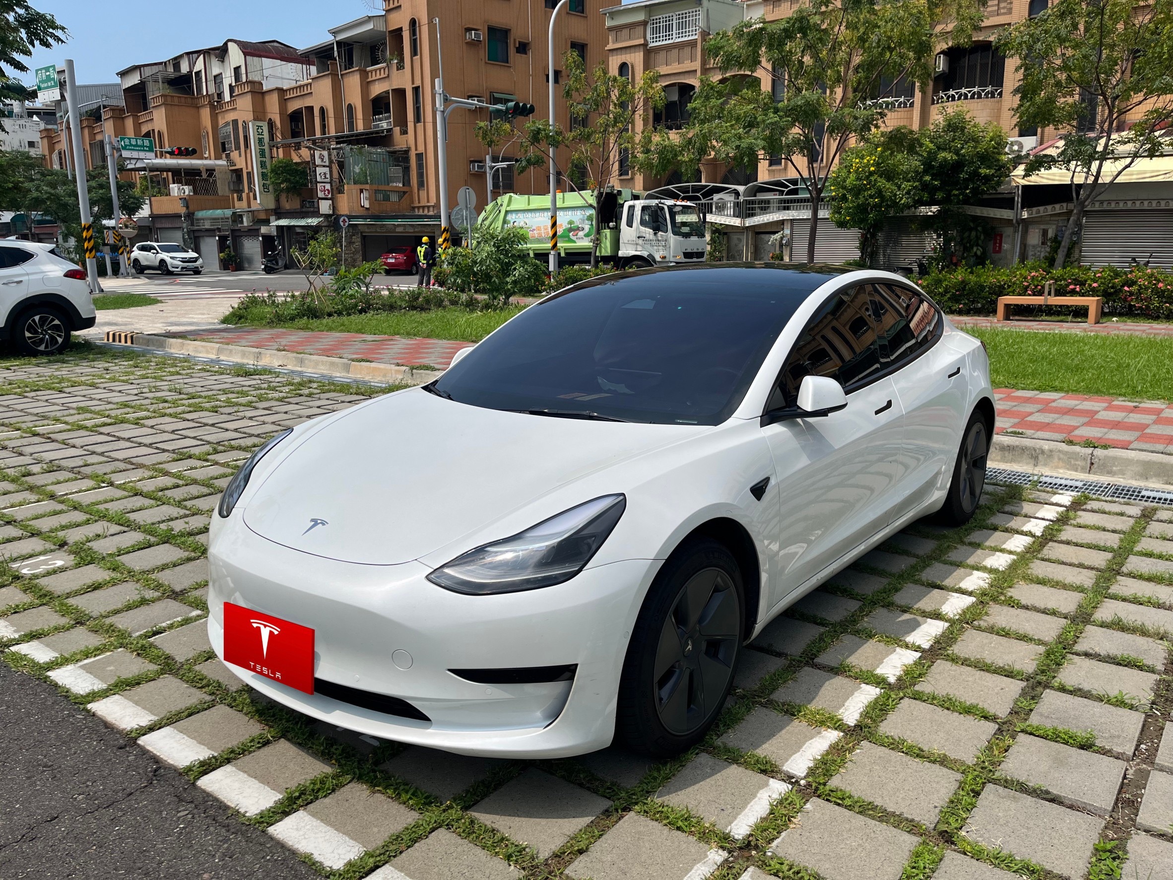 Tesla Model 3 LFP - Onlyev