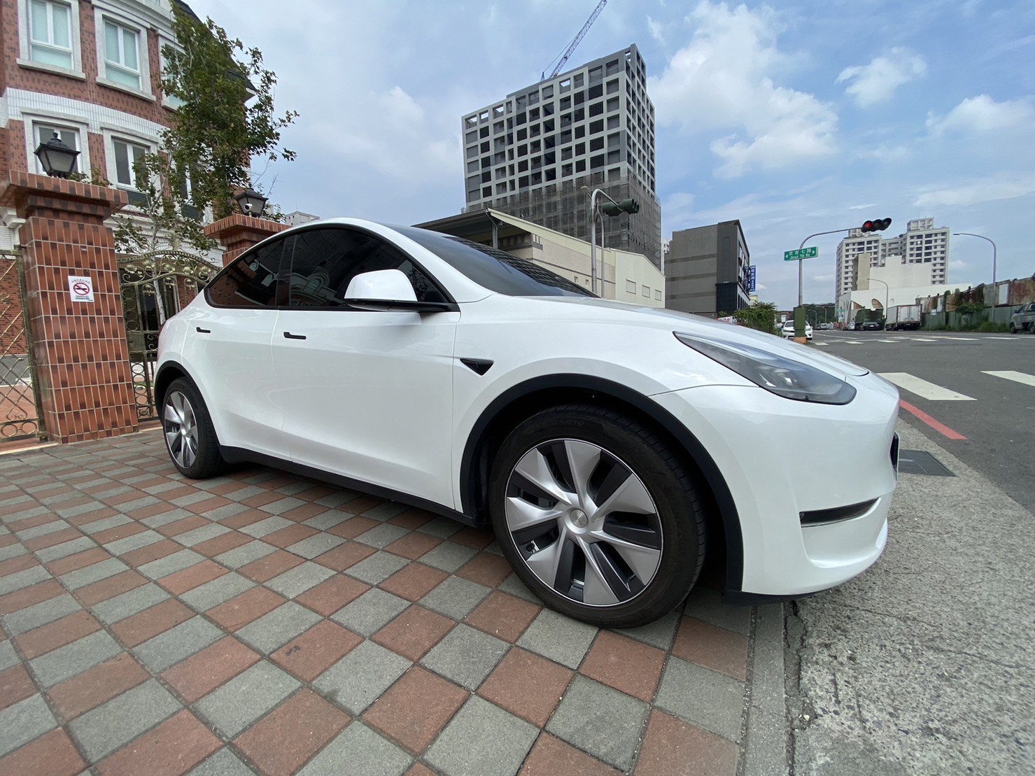 Tesla Model Y LR - Onlyev
