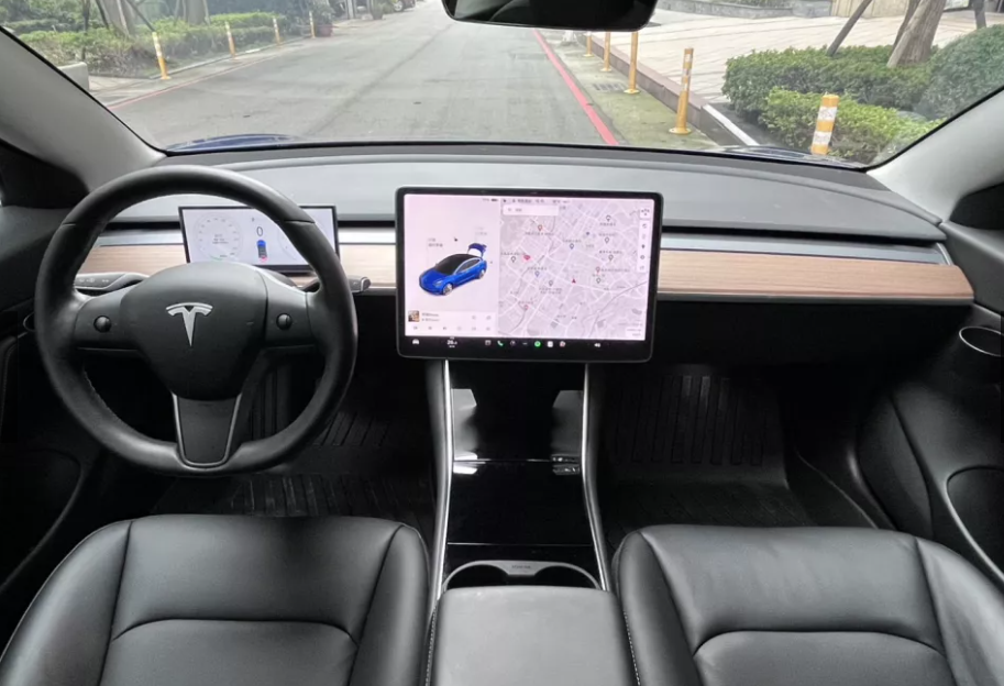Tesla Model 3 Long Range - Onlyev